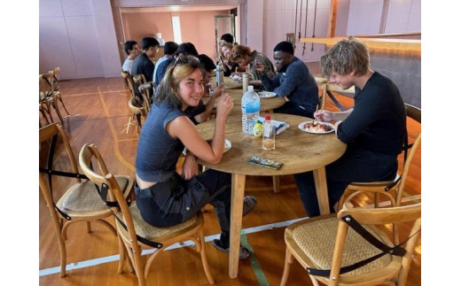 外国人と英語でおしゃべりしながら食事をしよう。 Pine View Cafeの1回利用券 - 香川県さぬき市｜ふるさとチョイス - ふるさと納税サイト